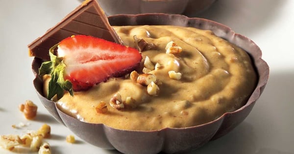 Crunchy butterscotch mousse in chocolate cups Recipe - Flyers Online