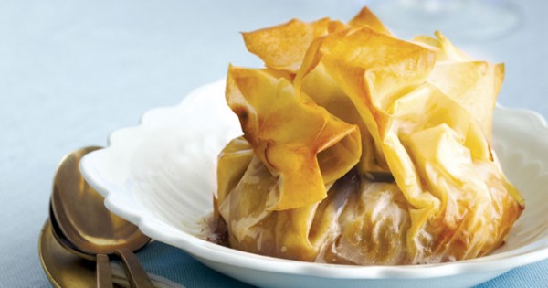 Warm apple and dulce de leche phyllo parcels Recipe - Flyers Online