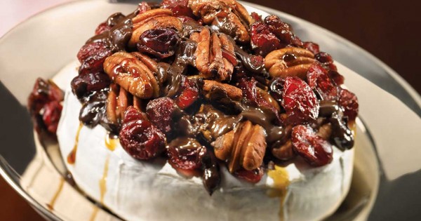 Warm Brie with pecan, cranberry and dark chocolate topping Recipe ...